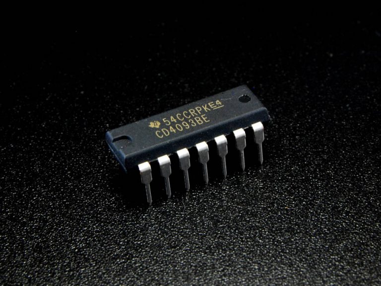 CD4093B – Cabeza Cuadrada